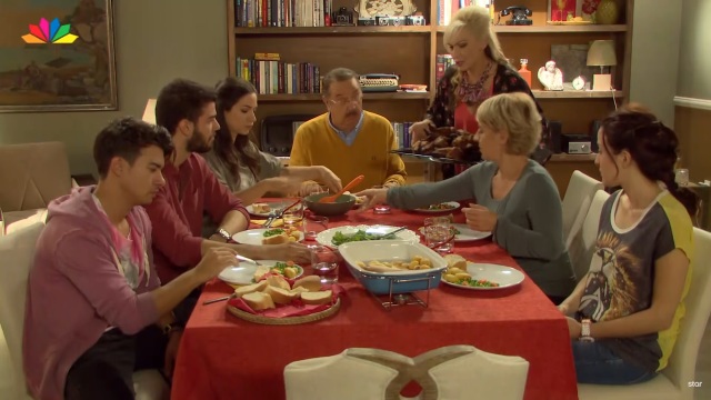 ΤΡΕΛΗ ΟΙΚΟΓΕΝΕΙΑ - Season 1 Episode 4 | Star TV