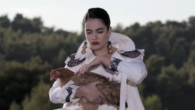 GNTM 5 | "Υπερ-ΣΥΓΚΛΟ" με την κότα της η Μαρίτα! | Star TV