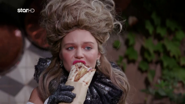 GNTM 5 | Η Γιέβα φωτογραφίζεται με ένα... πιτόγυρο! | Star TV