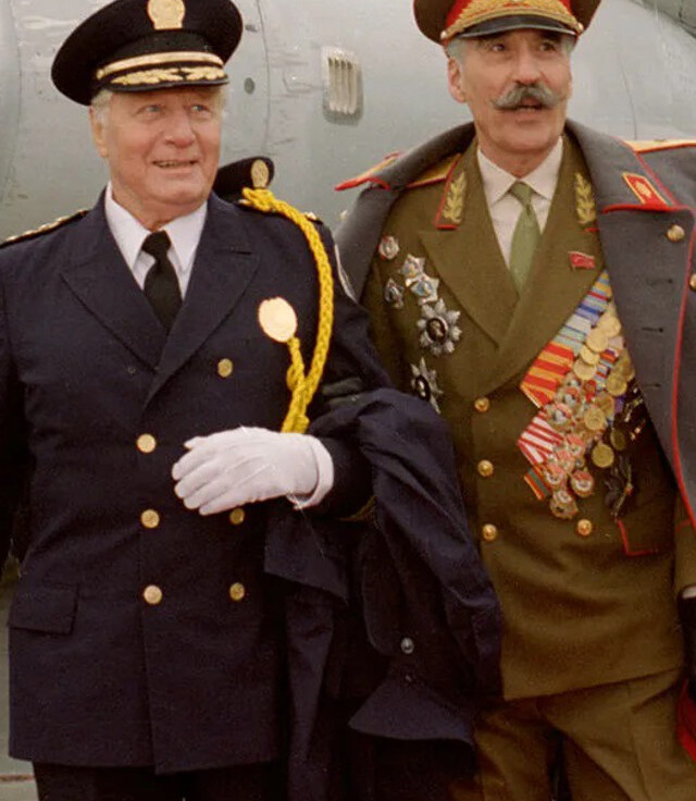Η ΜΕΓΑΛΗ ΤΩΝ ΜΠΑΤΣΩΝ ΣΧΟΛΗ Νο 7 (POLICE ACADEMY VII: MISSION TO MOSCOW ...